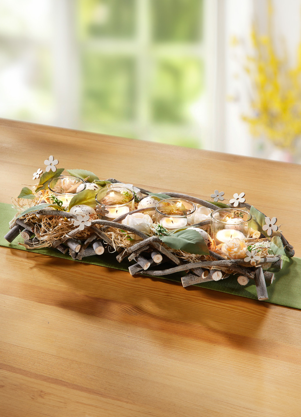 Bordsarrangemang av hasselnötsgrenar - NATUR-GRÜN